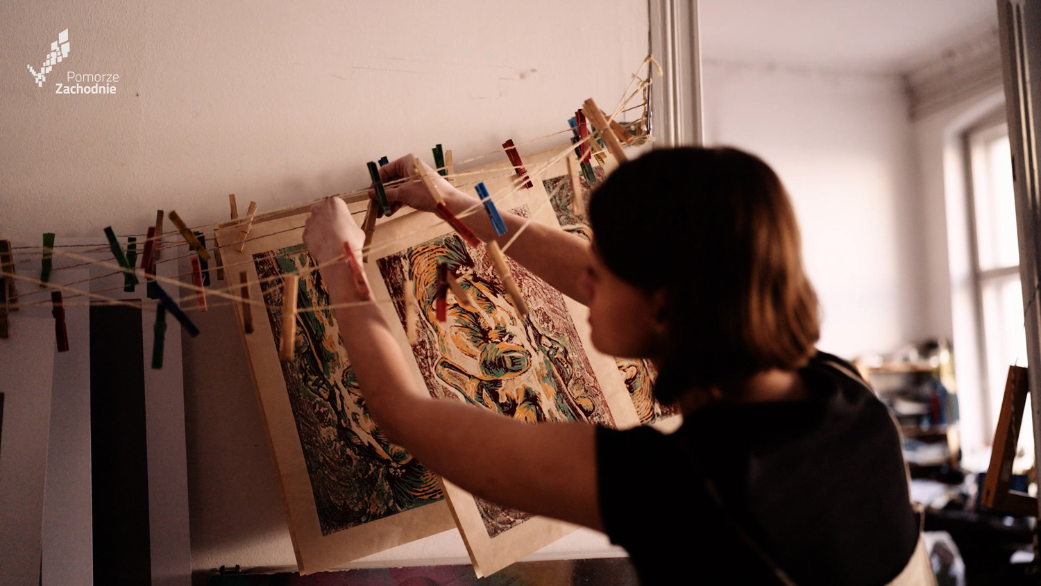 Jest malarką i uczy rysunku, ale jej największą miłością są linoryty ...